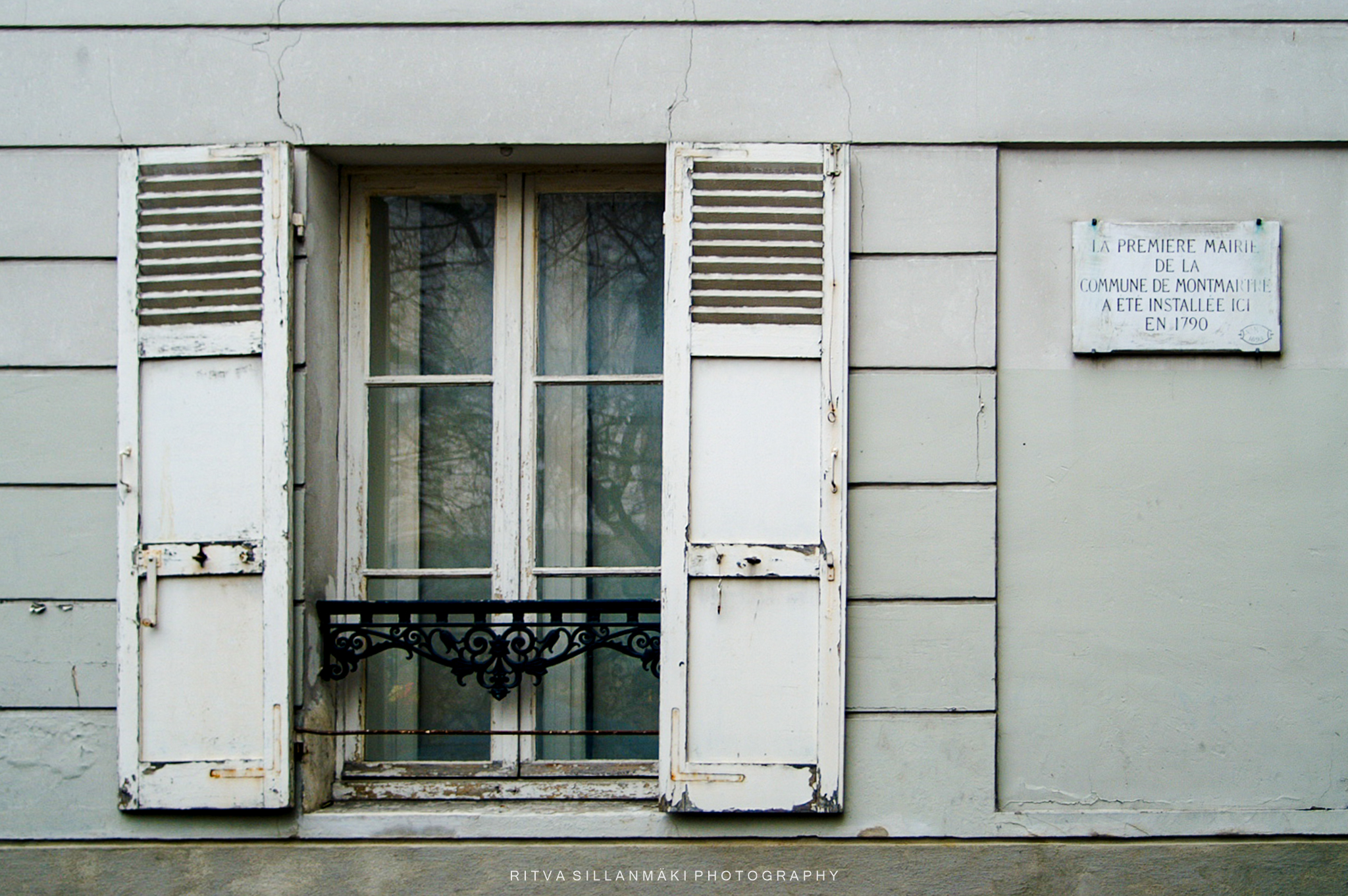 Montmartre: window from 1790 – Ritva Sillanmäki Photography